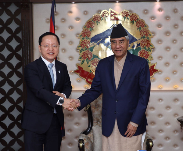 Samsung Electronics Global CFO HK Park Meets Hon’ble PM Shri Sher ...